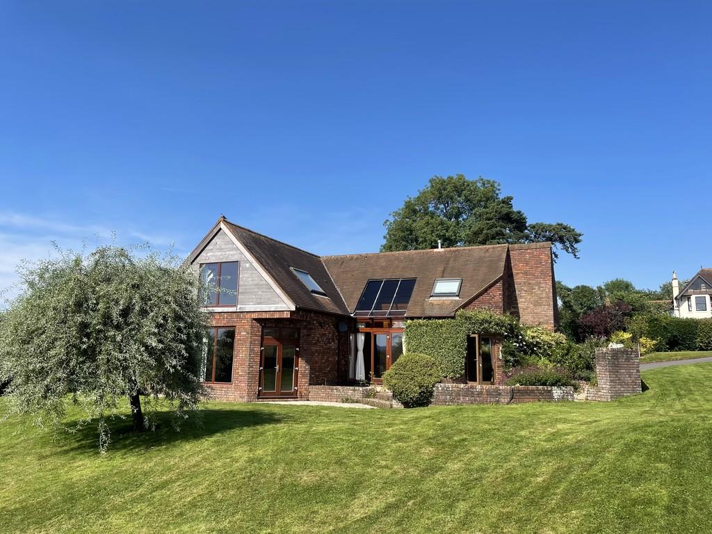 Exton Lane, Exton 4 bed detached house - £3,100 pcm (£715 pw)