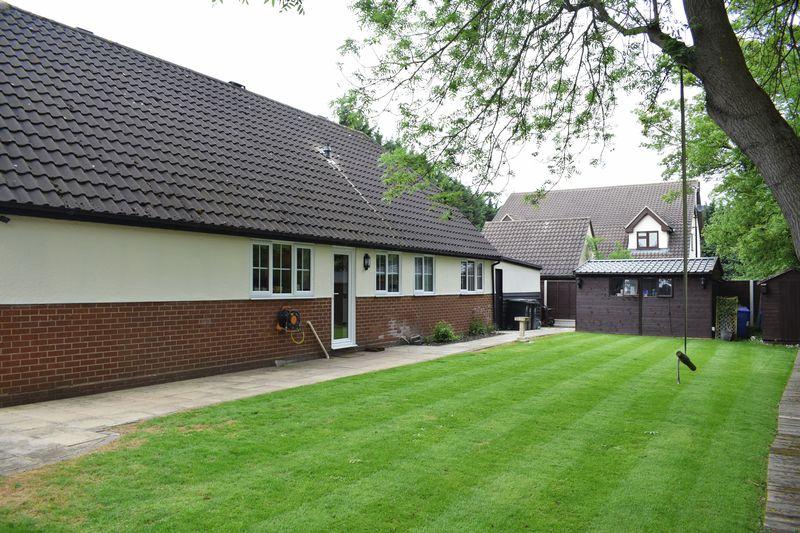Crown Close, Sheering, CM22 7NE 3 bed bungalow - £535,000