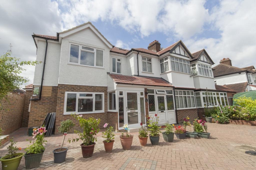 Angel Hill, Sutton, SM1 2 bed maisonette - £1,400 pcm (£323 pw)