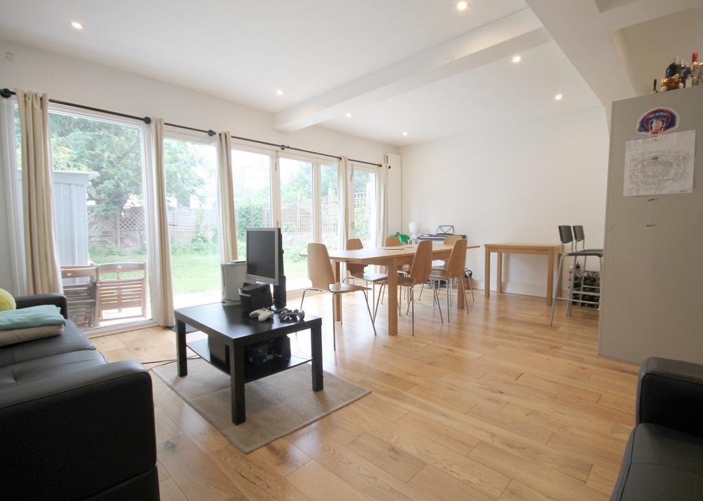 Freegrove Road, Islington, N7 3 bed flat - £3,402 pcm (£785 pw)