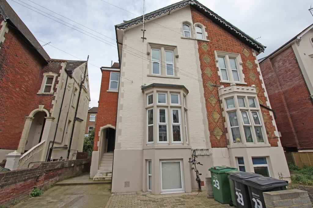 Shaftesbury Road, Southsea PO5 2 bed apartment - £1,150 pcm (£265 pw)