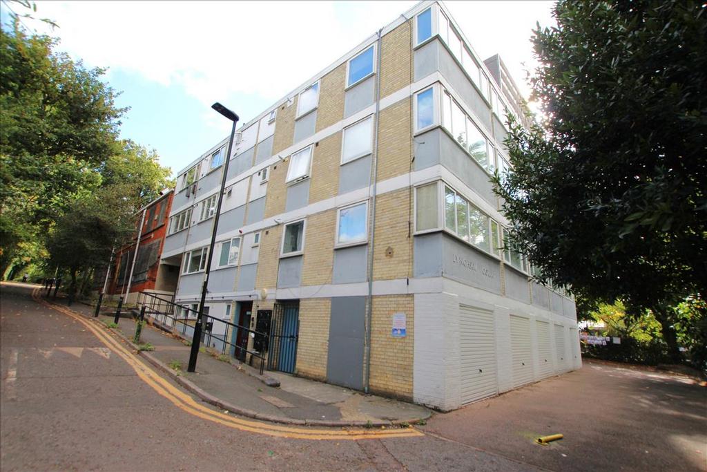 Lyngham Court, Crouch Hill, London, N4 2 bed flat - £2,000 pcm (£462 pw)