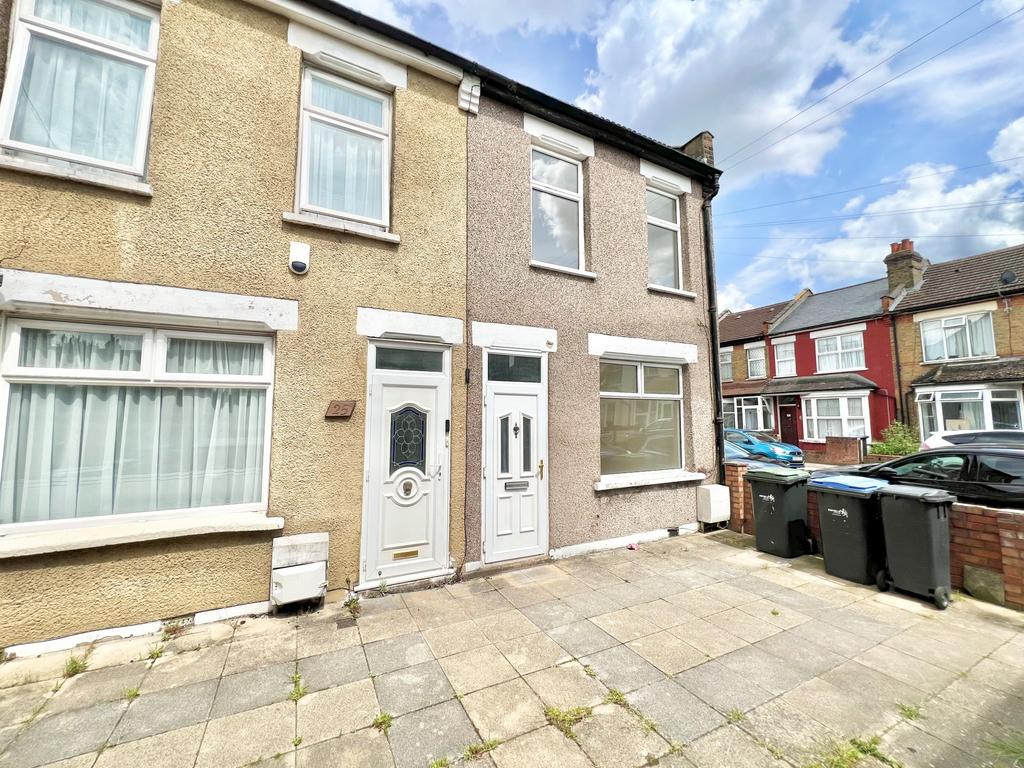 Woolmer Road, Edmonton, N18 3 bed semi-detached house - £2,000 pcm (£ ...