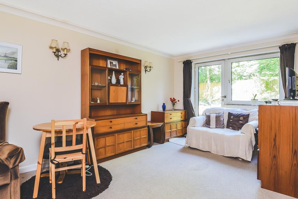 Woking 1 bed flat - £99,950