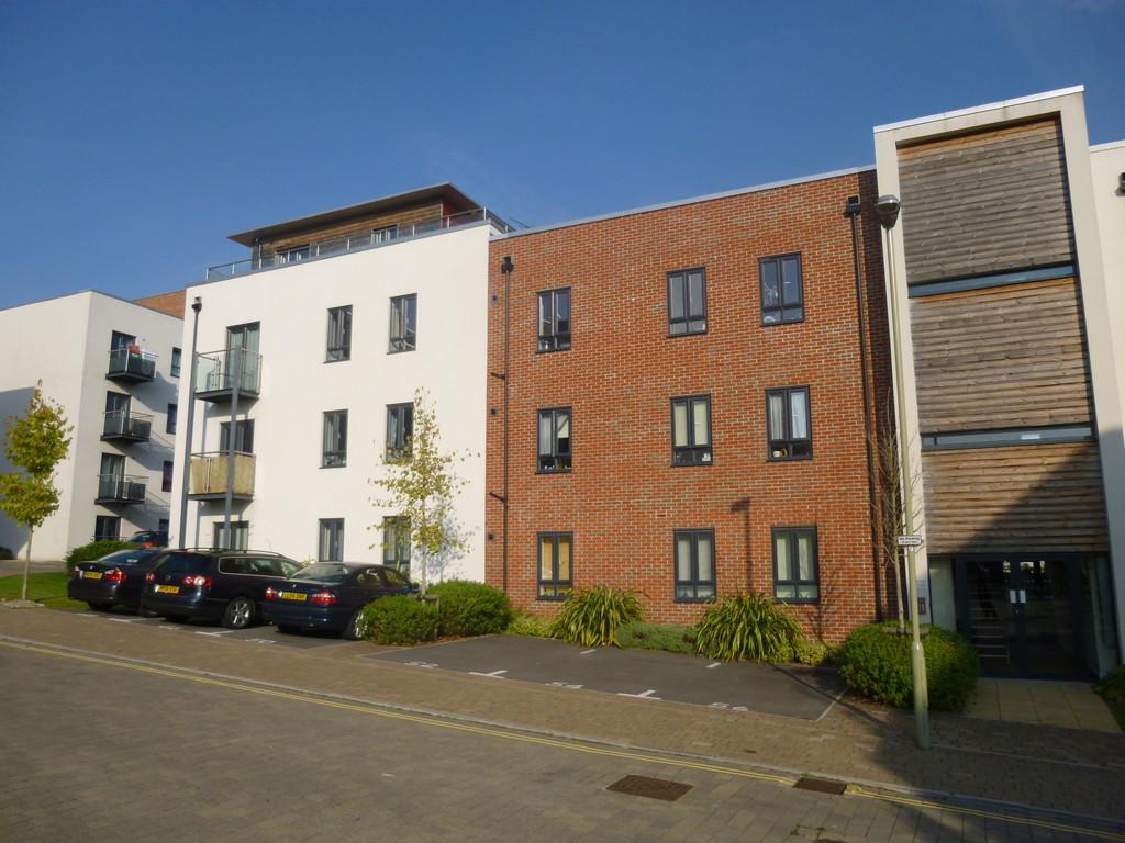 Sinclair Drive, Basingstoke RG21 2 bed apartment - £1,100 pcm (£254 pw)