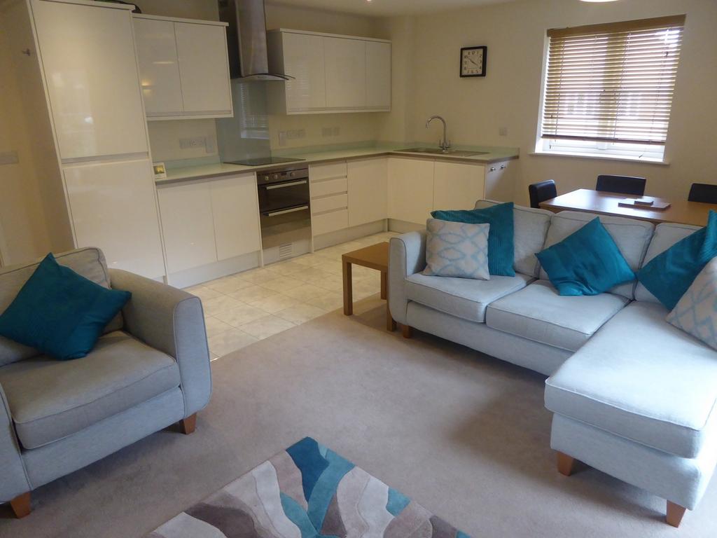 Townside Court, 6 Crown Place... 2 bed apartment - £1,600 pcm (£369 pw)