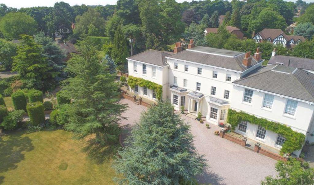 6 Swanland Hall 2 bed penthouse for sale - £350,000