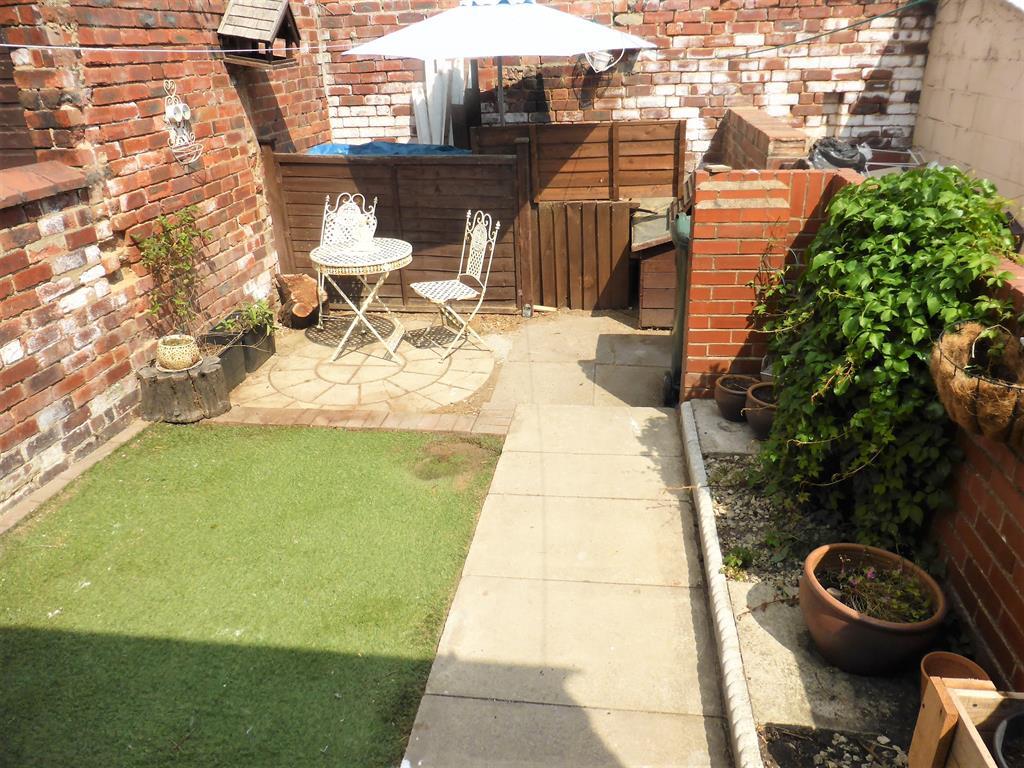 Edna Street Bolton Upon Dearne S63 8hz 2 Bed End Of Terrace House £