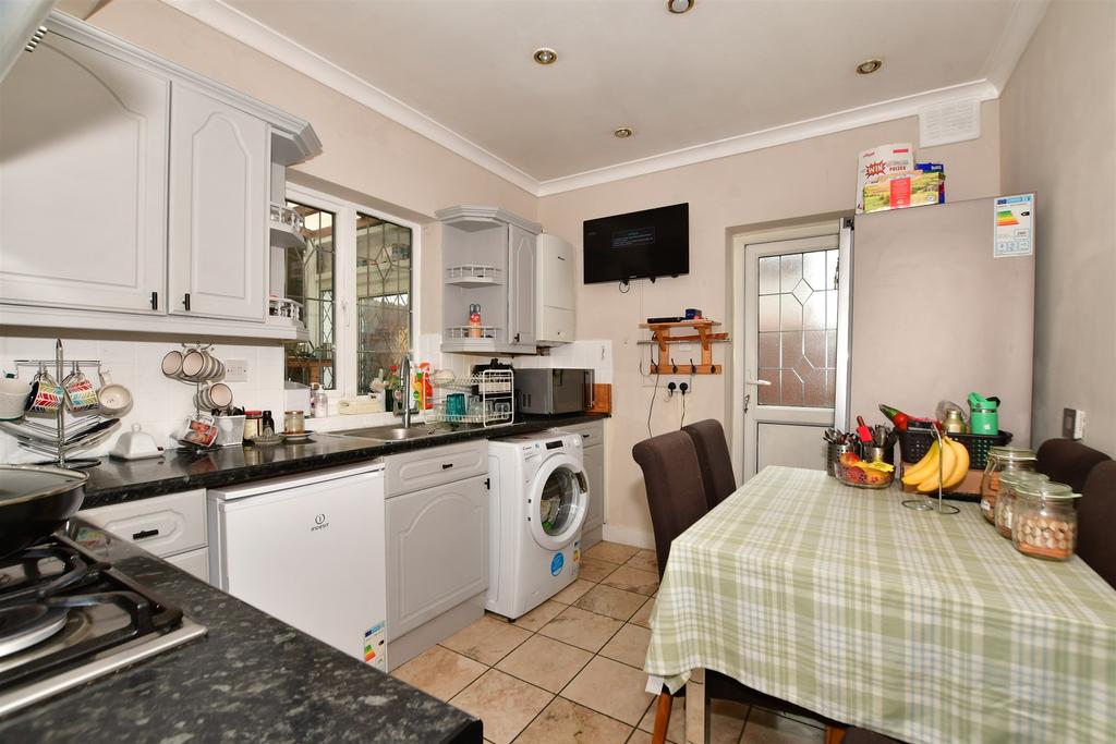 Wentworth Road, Croydon, Surrey 3 bed terraced house for sale - £370,000