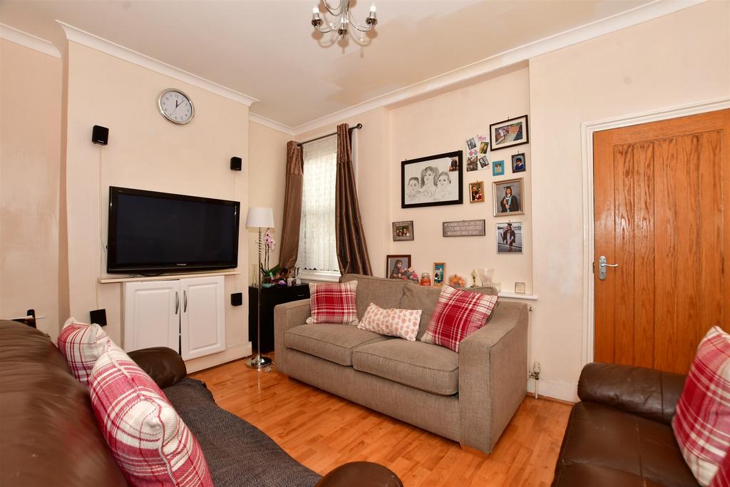 Wentworth Road, Croydon, Surrey 3 bed terraced house for sale - £370,000