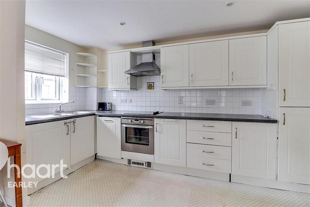 Shinfield Park, Reading, RG2 9FT 2 bed flat - £1,150 pcm (£265 pw)