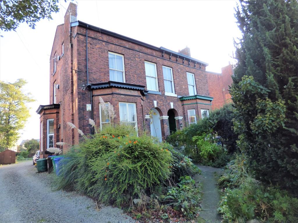 St Clements Road, Chorlton, Manchester 1 bed flat - £800 pcm (£185 pw)