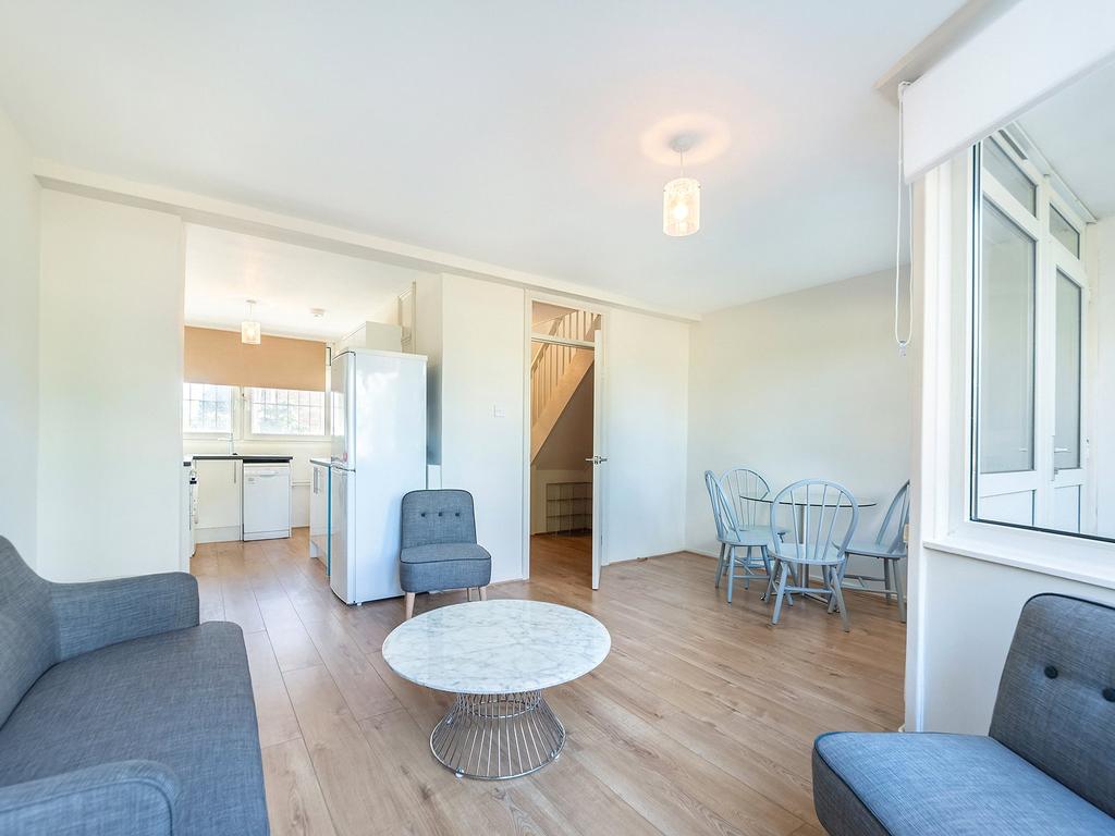 Molesworth House, Brandon Estate, SE17 3 bed apartment - £2,383 pcm (£ ...