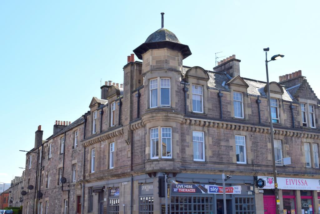 1A Newbigging, Musselburgh, EH21 7AJ 3 bed flat - £190,000