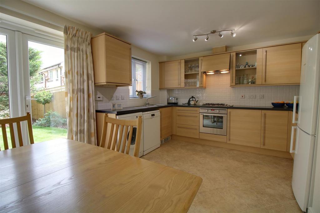 Horsecroft Way, Tilehurst, Reading 3 bed semi-detached house - £360,000