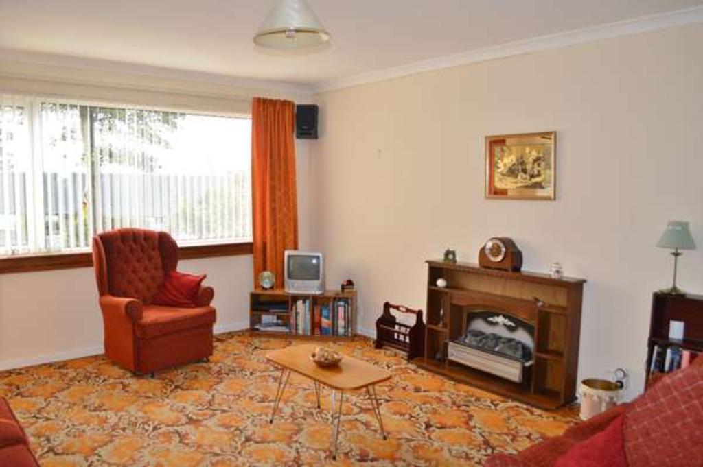 5 Woodside, West Kilbride, KA23 9JB 2 bed semi-detached bungalow - £115,000