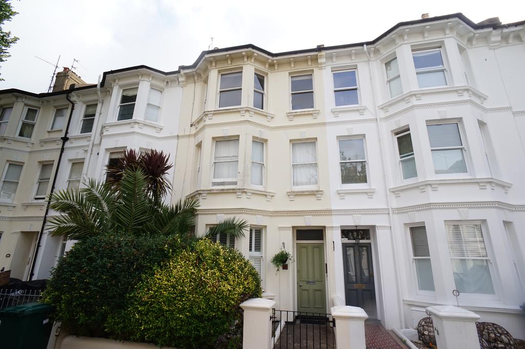 Westbourne Street, Hove BN3 1 bed maisonette - £875 pcm (£202 pw)