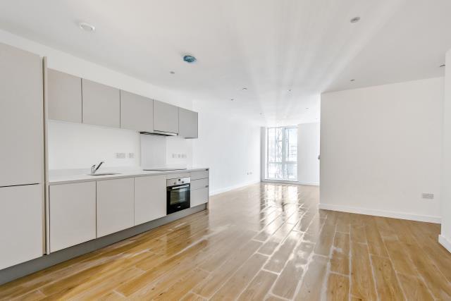 Royal Winchester House, Bracknell, ... 2 bed apartment to rent - £1,800 ...