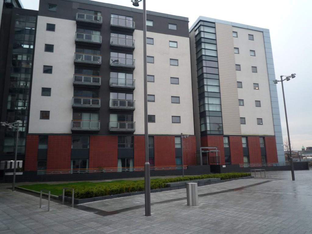 Meadowside Quay Square, Glasgow... 3 bed flat - £1,700 pcm (£392 pw)