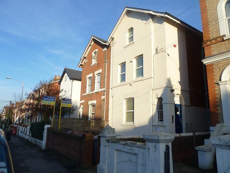 Russell Street, Reading, RG1 1 bed apartment - £895 pcm (£207 pw)