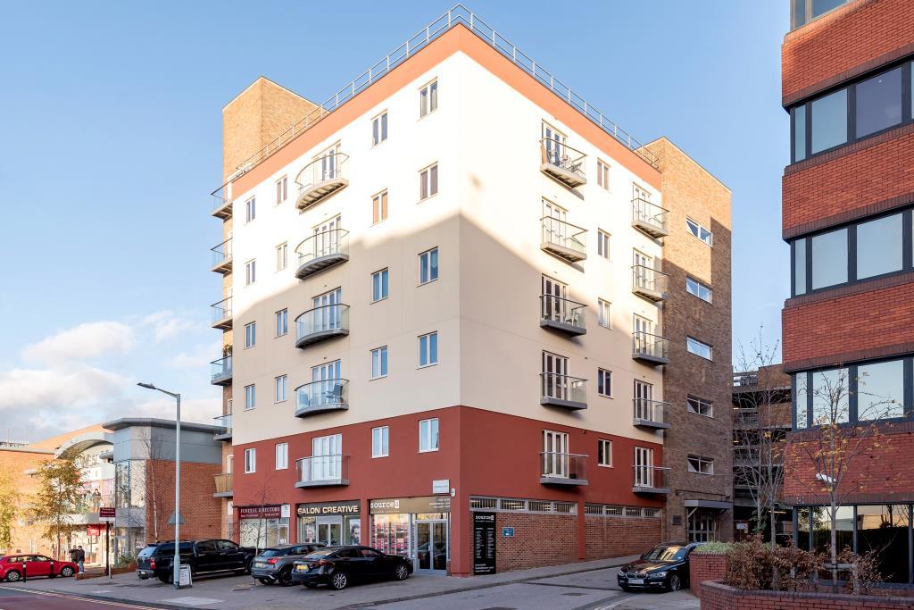 Market Street, Bracknell, RG12 2 bed apartment - £1,300 pcm (£300 pw)