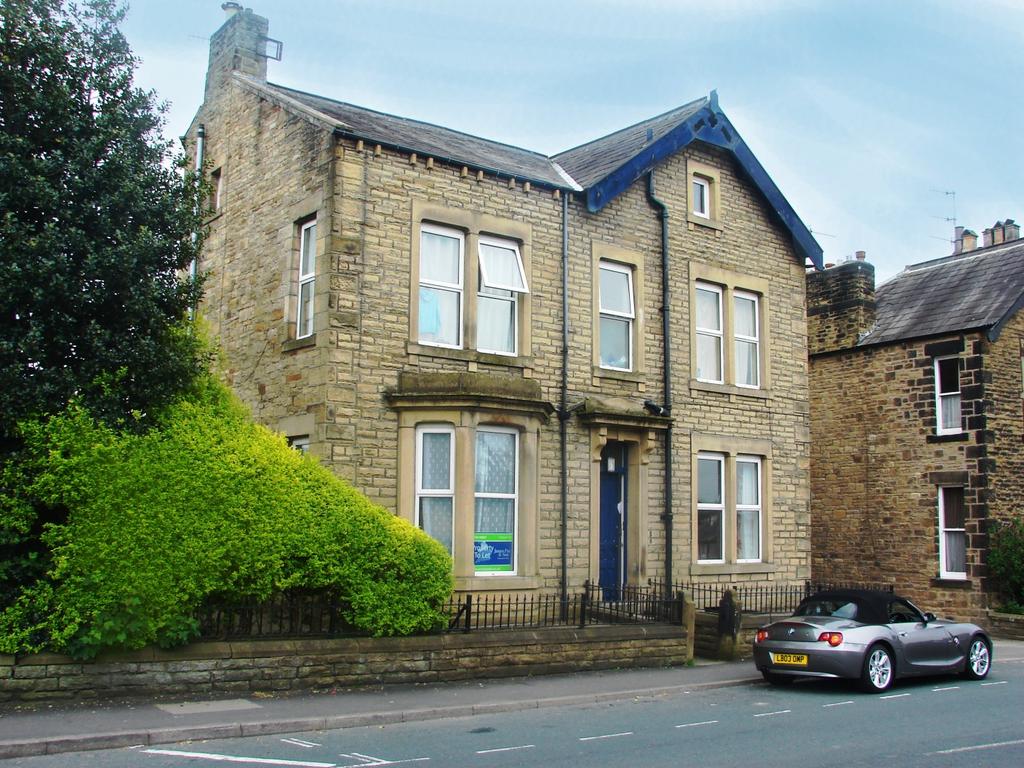 Hothfield House, Carleton Road... 1 bed apartment - £410 pcm (£95 pw)