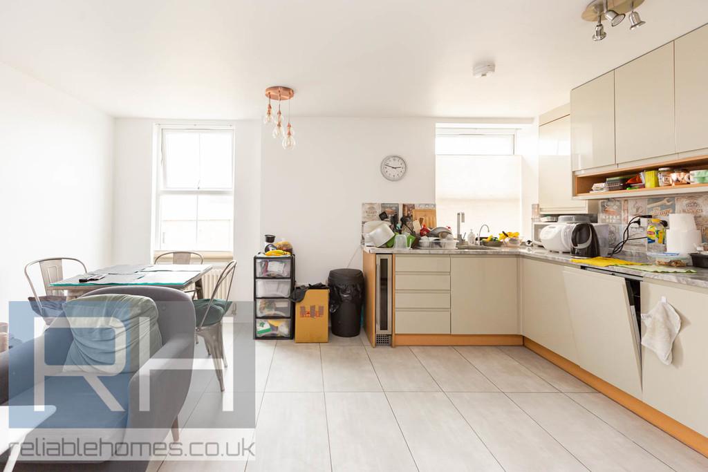High Street, Willesden Junction, London, NW10 3 bed penthouse - £2,250 ...