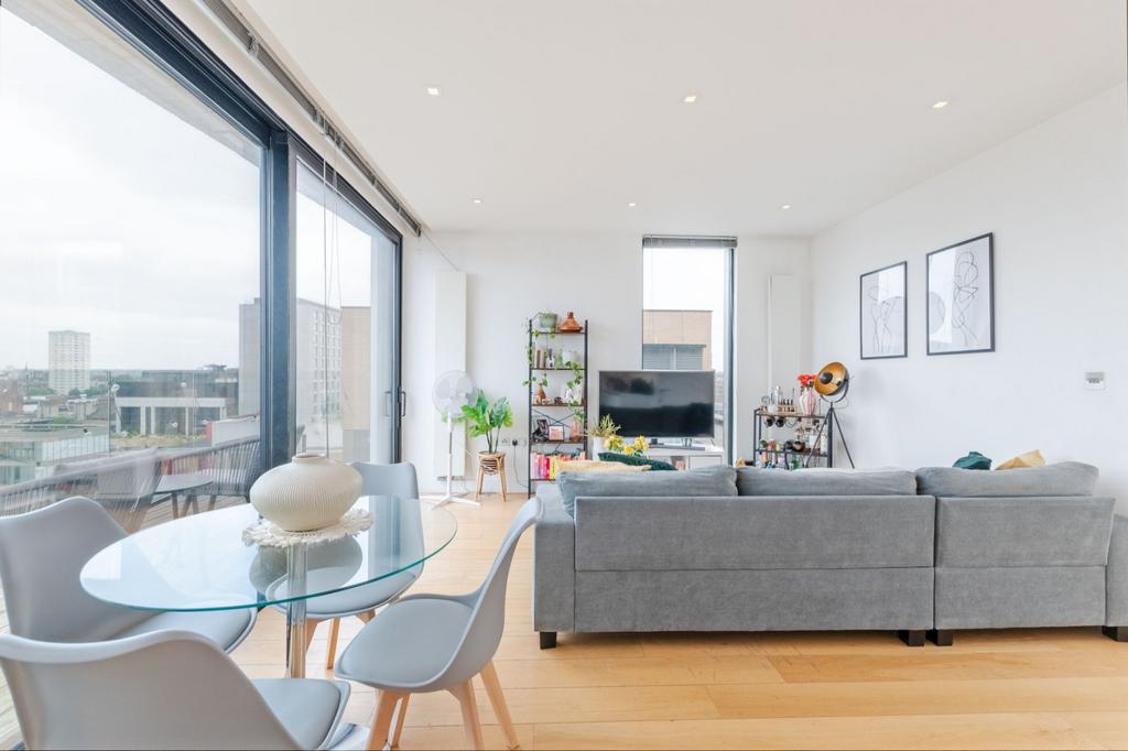 Plumbers Row, Whitechapel, E1 2 bed flat to rent - £3,000 pcm (£692 pw)