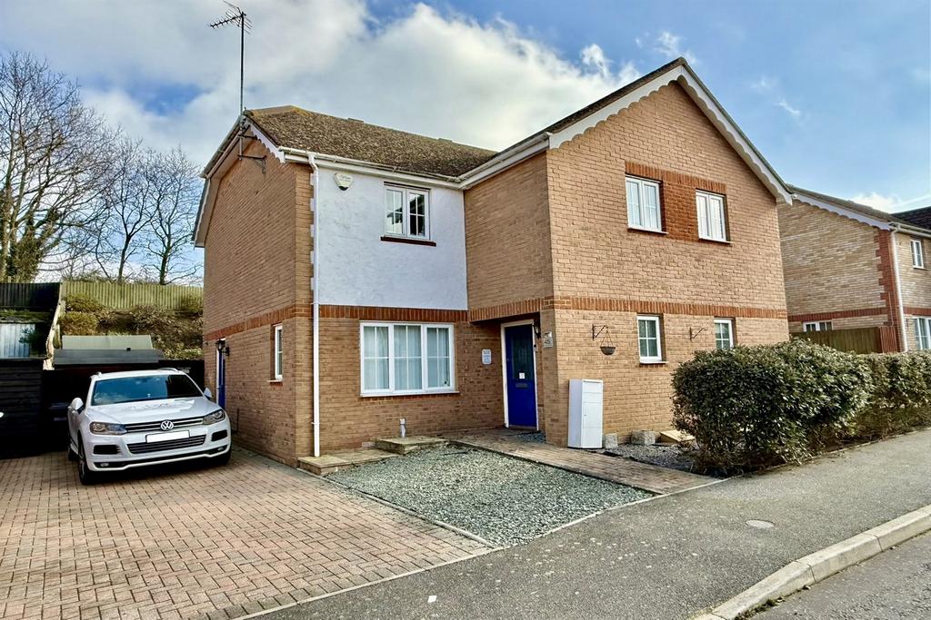 Rushmoor Drive, Braintree, CM7 3 bed semi-detached house - £345,000