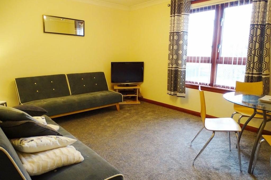 2 Bed Flat Crow Rd Anniesland G13 2 Bed Flat 675 Pcm 156 Pw 2 Bed Flat Crow Rd Anniesland G13 2 Bed Flat 675 Pcm 156 Pw