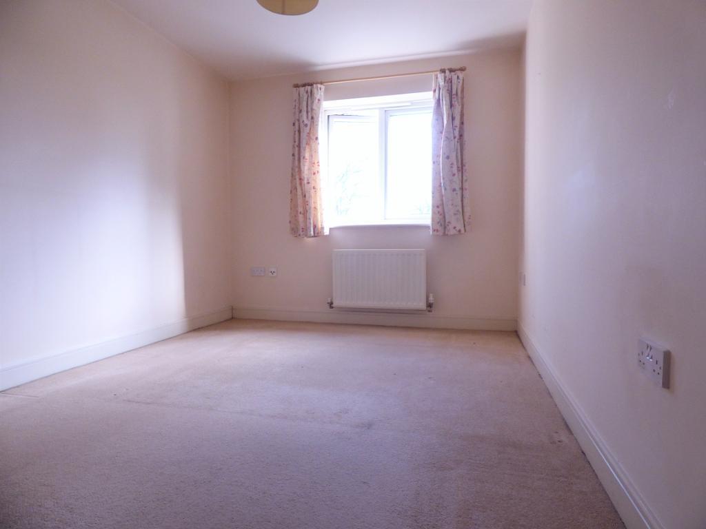 Primrose Close, Luton, LU3 1EU 2 bed apartment - £1,250 pcm (£288 pw)