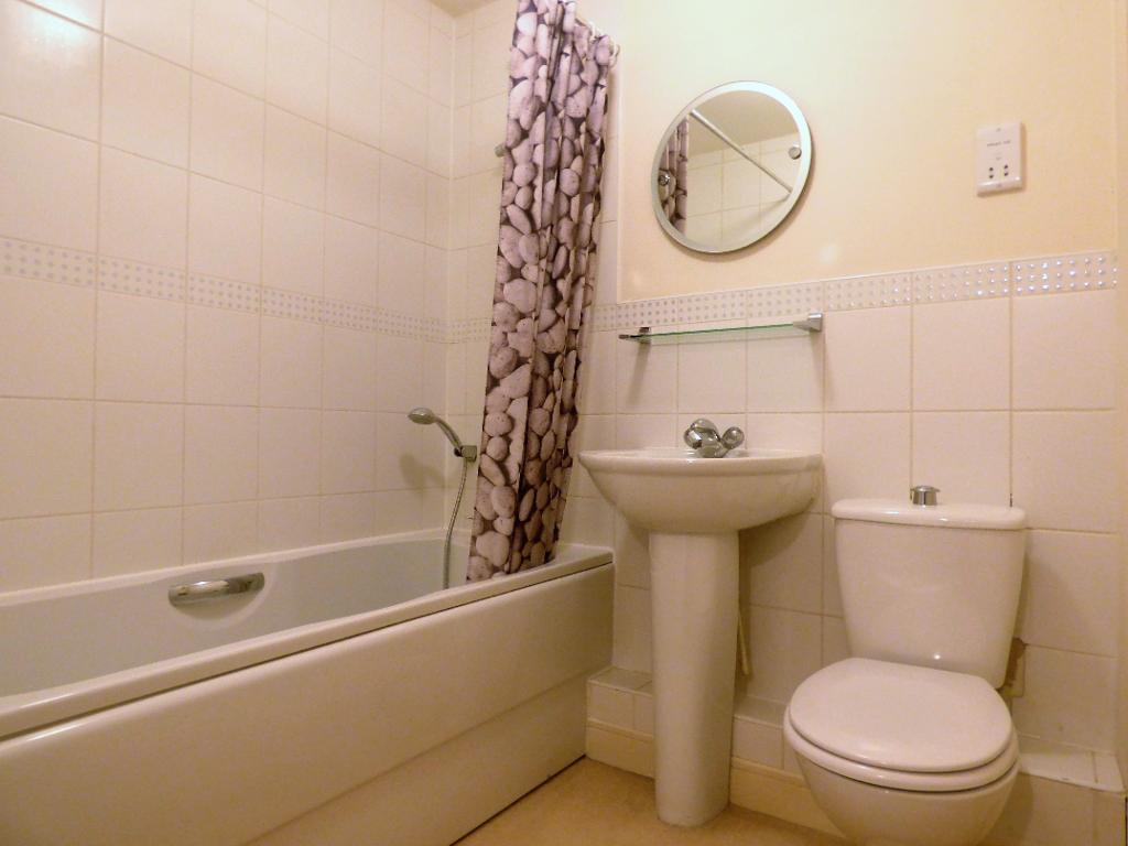 Primrose Close, Luton, LU3 1EU 2 bed apartment - £1,250 pcm (£288 pw)