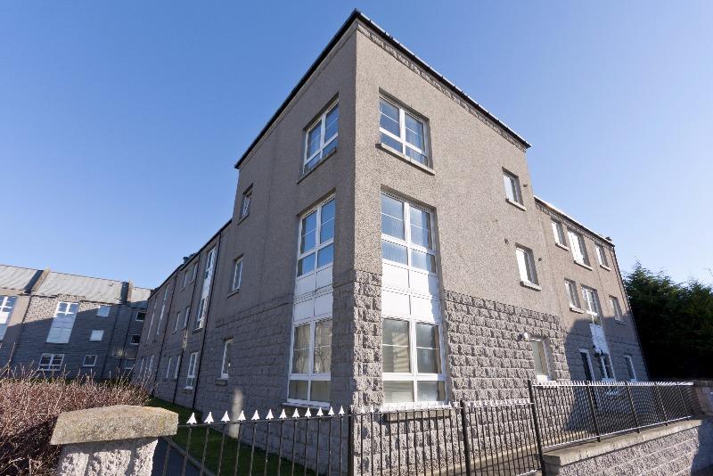 Mary Elmslie Court, City Centre, Aberdeen, AB24 3 bed flat - £1,300 pcm ...
