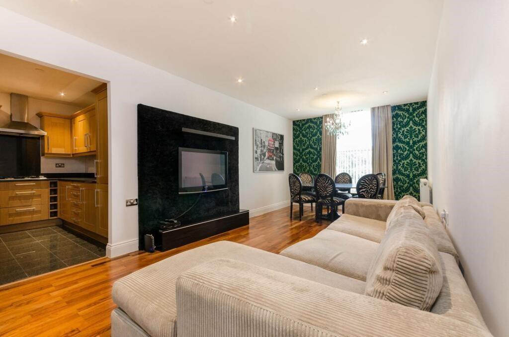 Royal Drive, London N11 2 bed apartment to rent - £2,201 pcm (£508 pw)