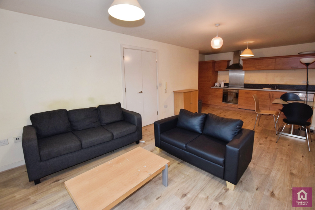 1 River Street, Southern Gateway... 2 bed flat - £1,250 pcm (£288 pw)