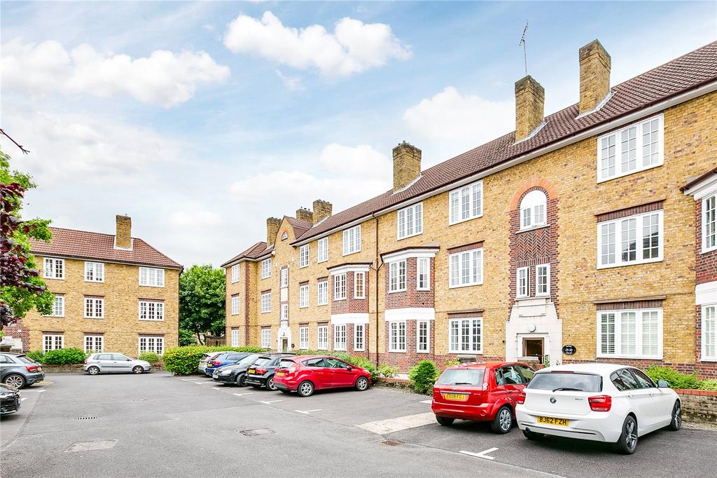 Tower Court, Frogmore, London 2 bed flat - £3,200 pcm (£738 pw)