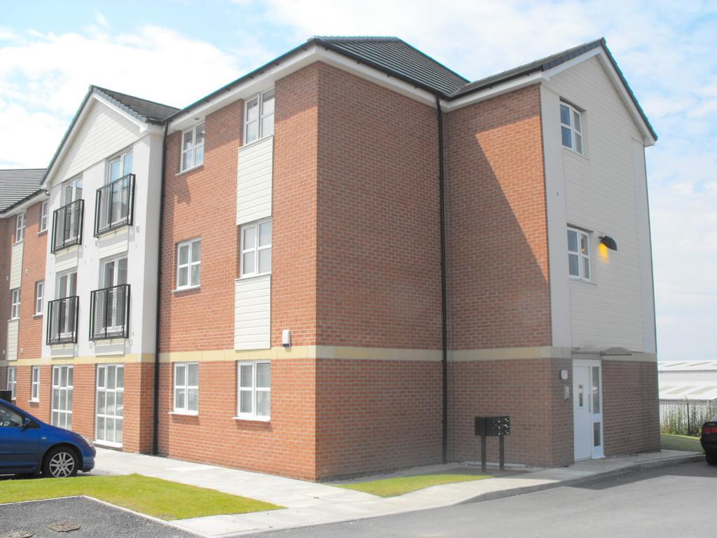 Lockfield, Off Percival Road, Runcorn 2 bed apartment - £675 pcm (£156 pw)