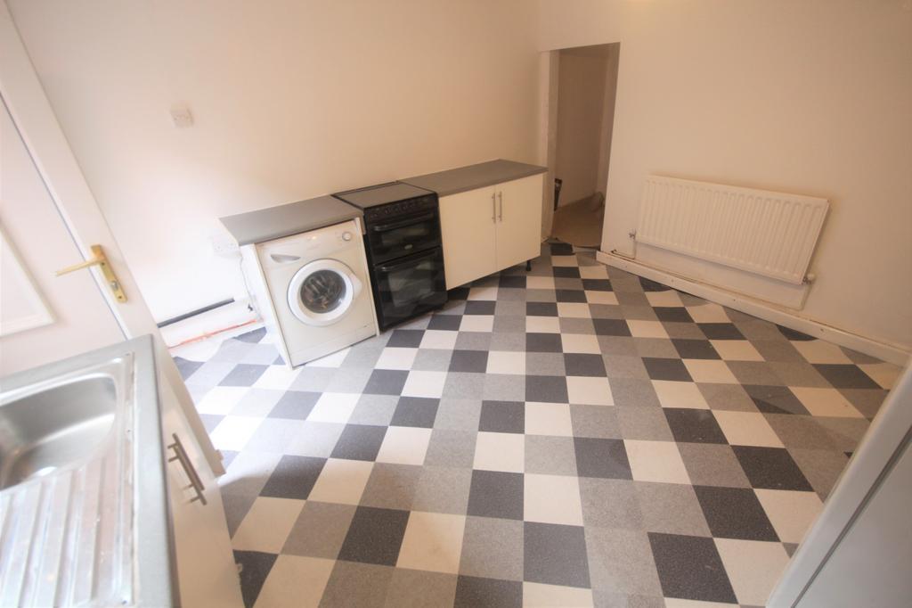 Sandhurst Road, Leeds, West... Studio - £500 pcm (£115 pw)