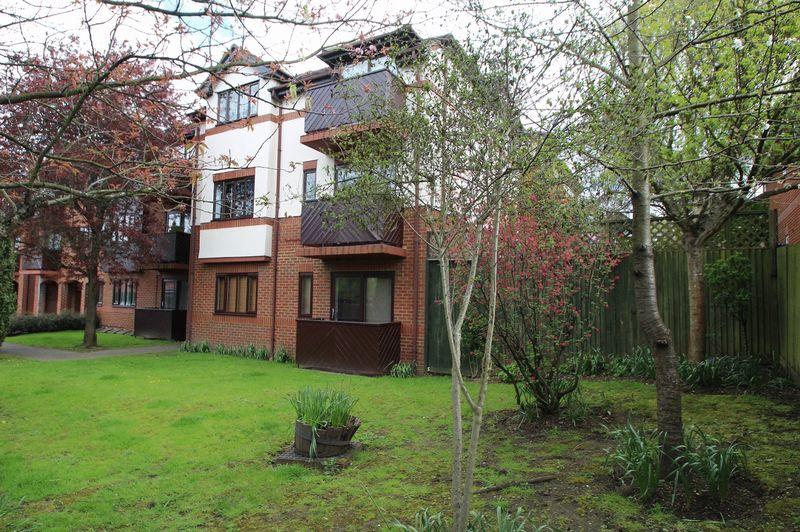 London Road, High Wycombe HP10 1 bed flat - £1,050 pcm (£242 pw)