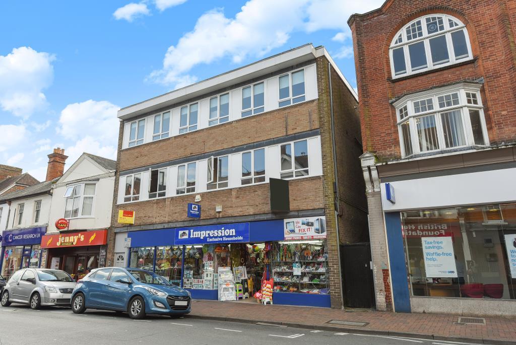 High Street, Camberley, GU15 2 bed apartment - £950 pcm (£219 pw)