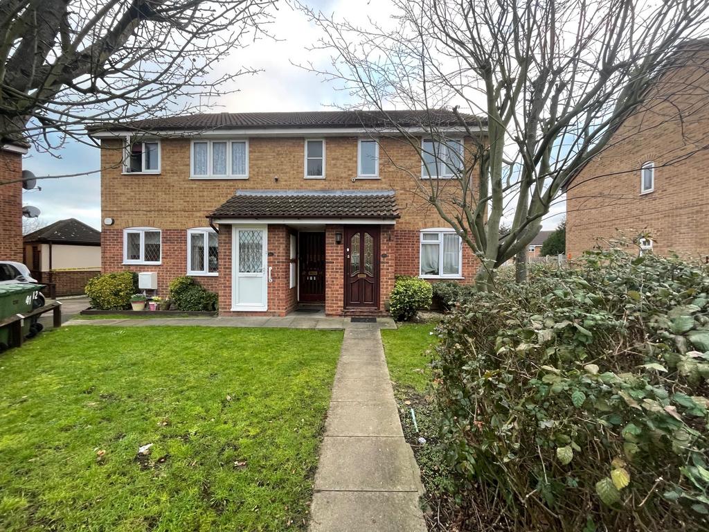 Burns Place, Tilbury. 1 bed apartment to rent - £900 pcm (£208 pw)