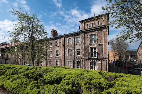 Rosemount Buildings, Fountainbridge... 1 bed flat - £925 pcm (£213 pw)