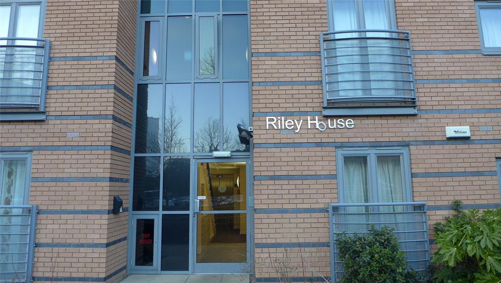 Riley House, Manor House Drive... 2 bed apartment - £1,200 pcm (£277 pw)