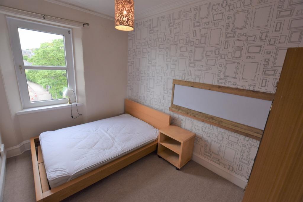 Great Northern Road, Aberdeen, AB24 3PT 3 bed flat to rent - £600 pcm ...