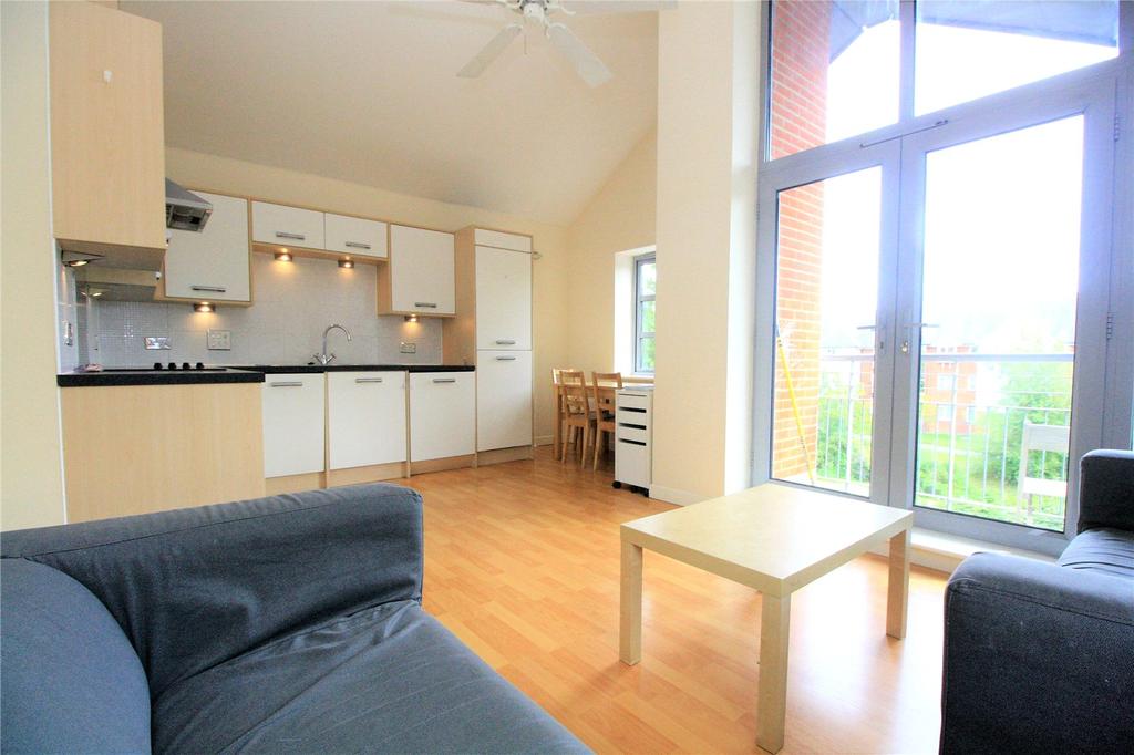 Rotary Way, Colchester, Essex, CO3 3 bed apartment - £1,100 pcm (£254 pw)