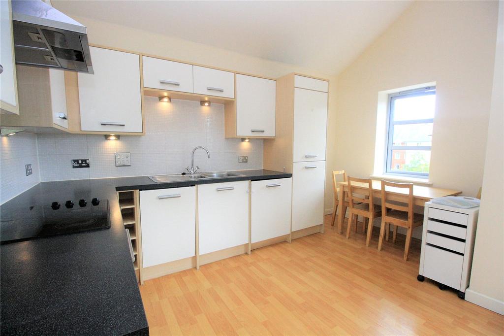 Rotary Way, Colchester, Essex, CO3 3 bed apartment - £1,100 pcm (£254 pw)