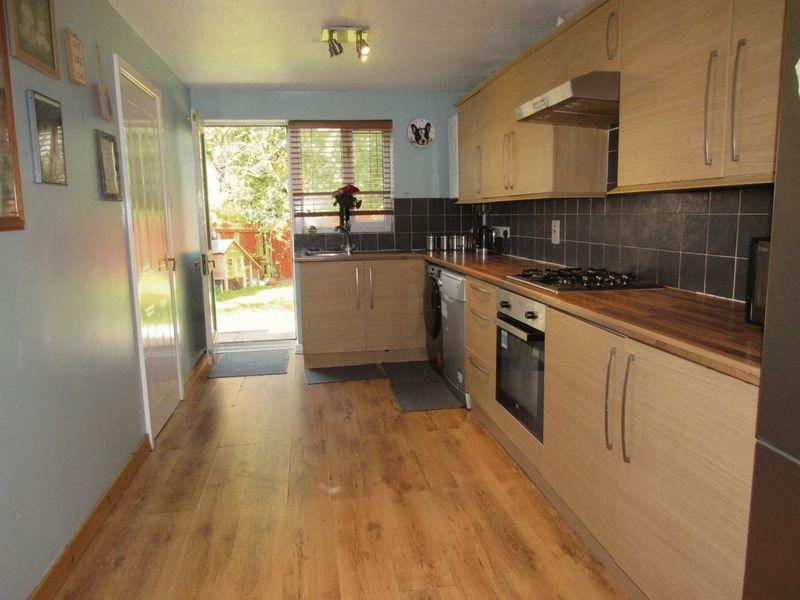 Heol Collen Parc Y Gwenfo Cardiff CF5 5TY 3 bed detached house - £235,000