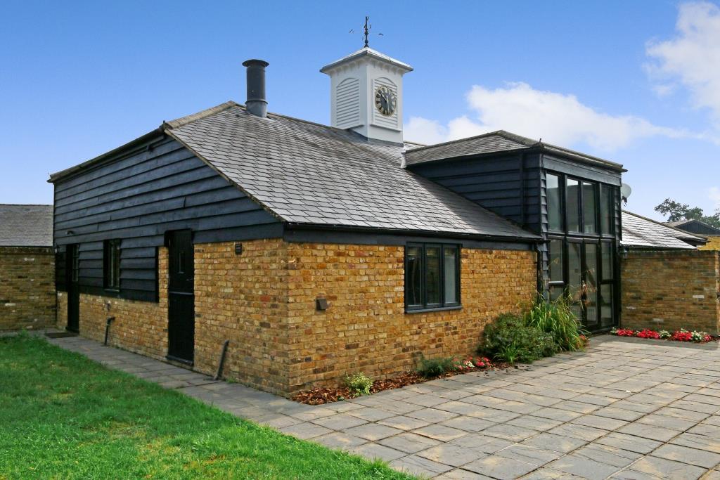 The Clock Tower, Woodhall Lane, Shenley 4 bed barn conversion - £3,995 ...