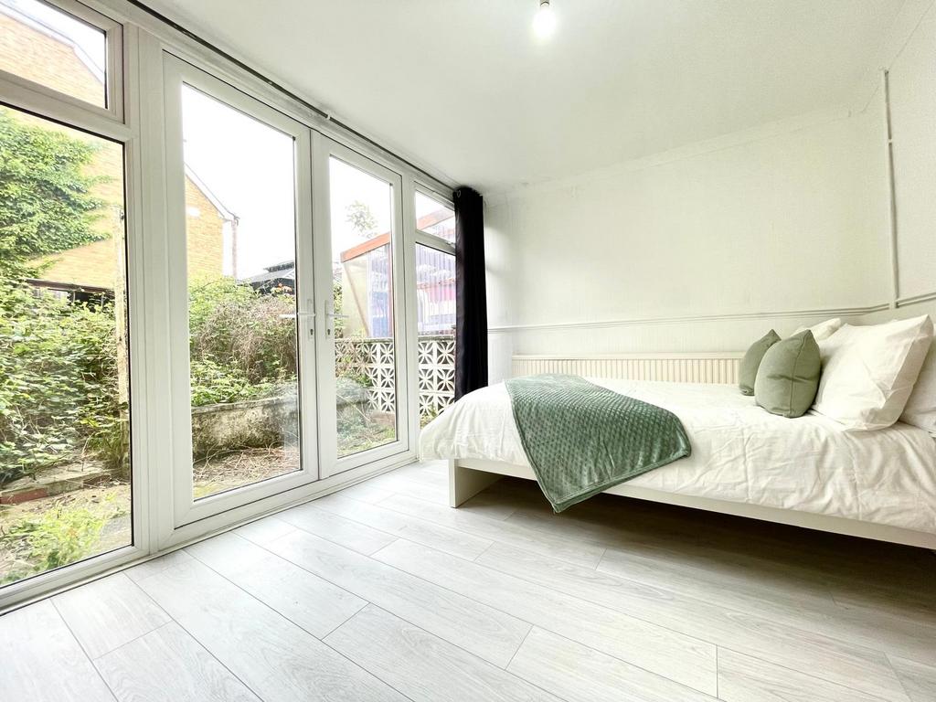 The Green, Stratford, London E15 1 bed in a house share to rent - £800 ...