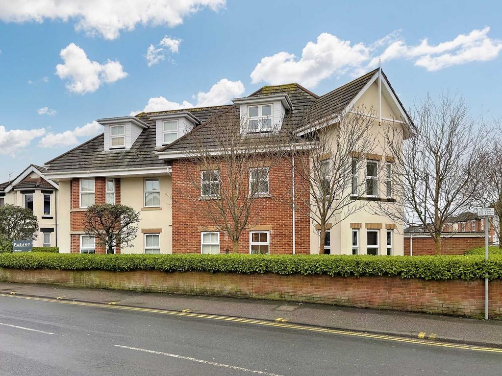 Capstone Road, Bournemouth BH8 1 bed flat - £975 pcm (£225 pw)